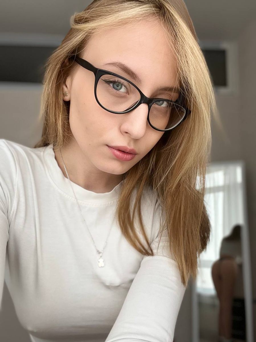 Lil Lia ️ Live Cams | Skype, Teams, Discord & Telegram