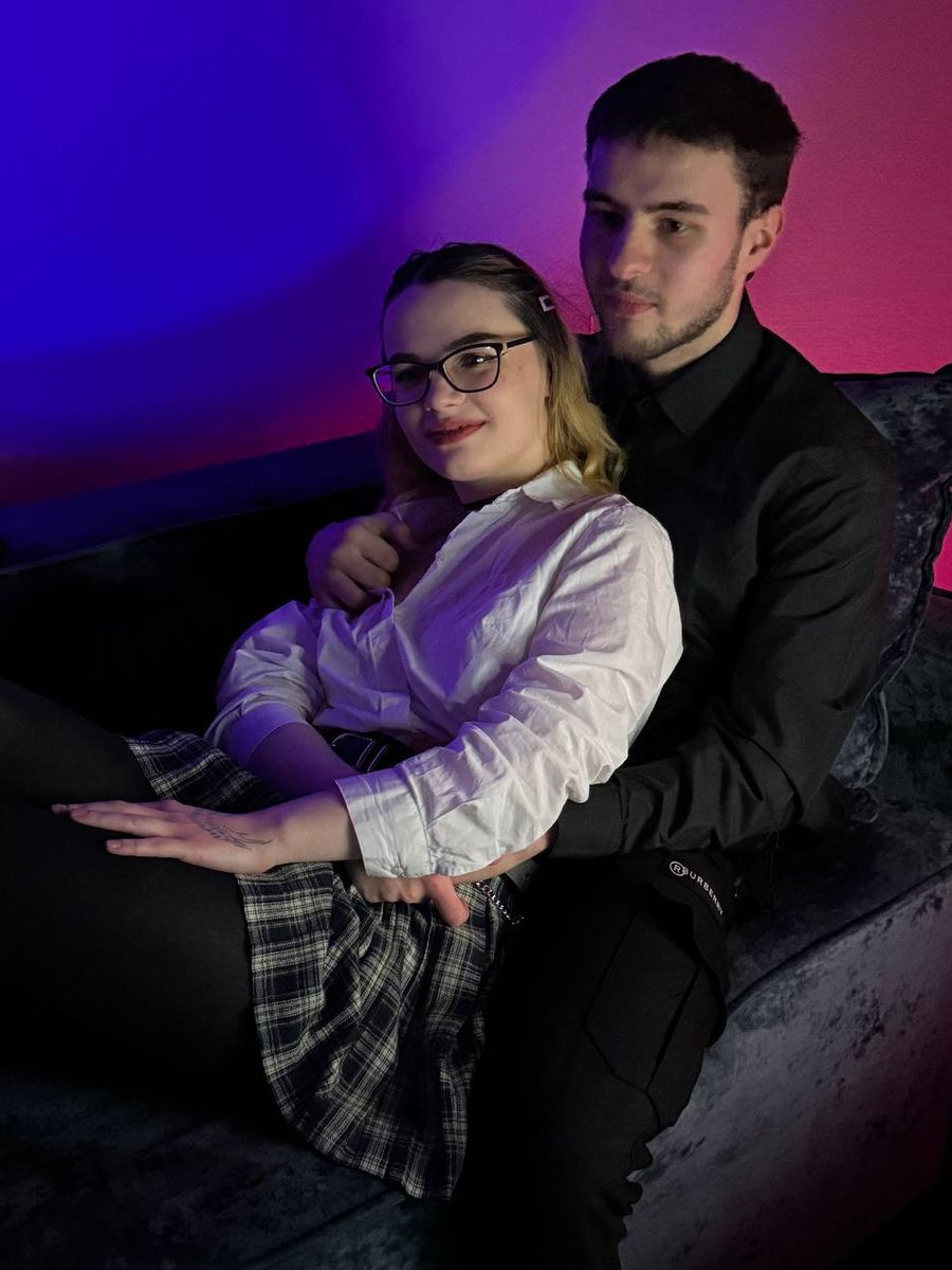 Anya and Mark ️ Live Cams | Skype, Teams, Discord & Telegram