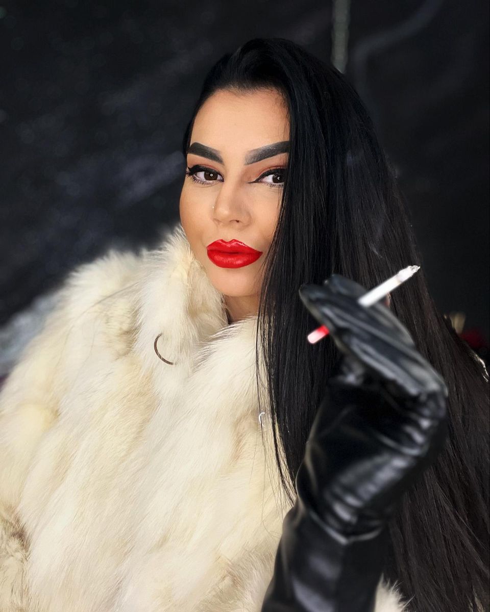 Female Profile & Live Cam Show SkyPrivate