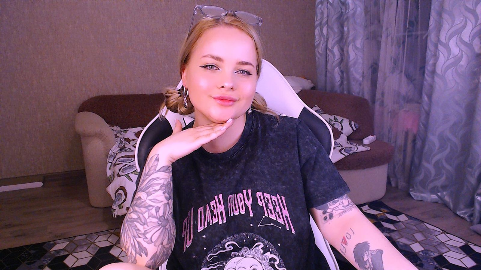 Marcelinepeach Skype Luxuretv Life Girl Profile And Live Cam Show