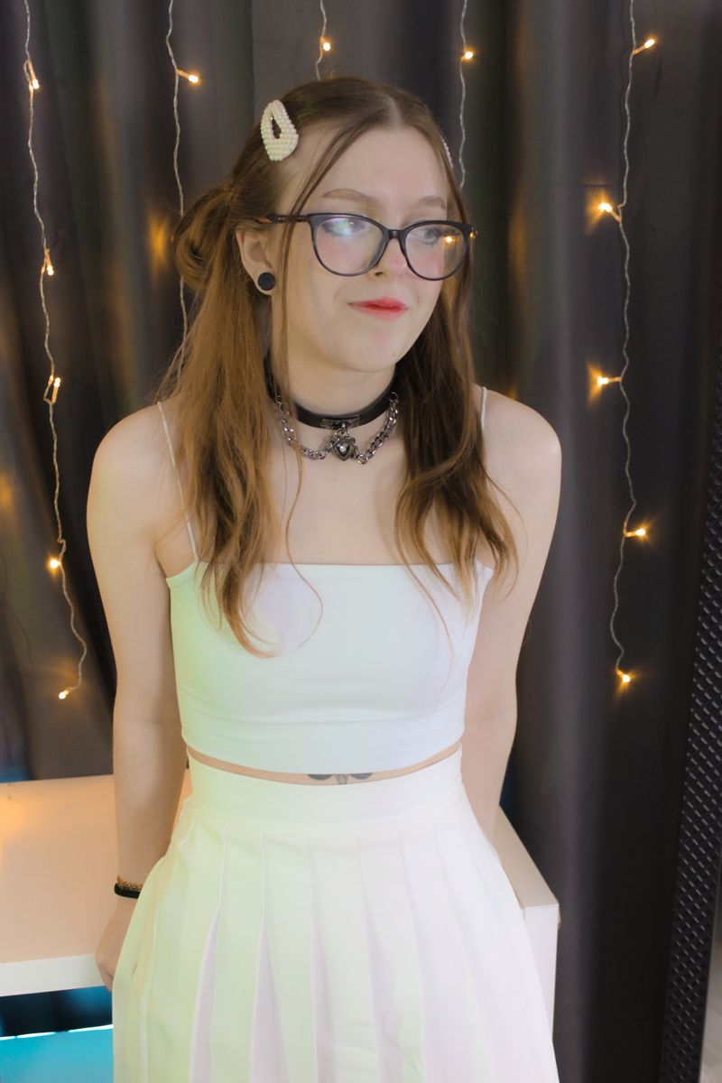 Female Profile And Live Cam Show Skyprivate