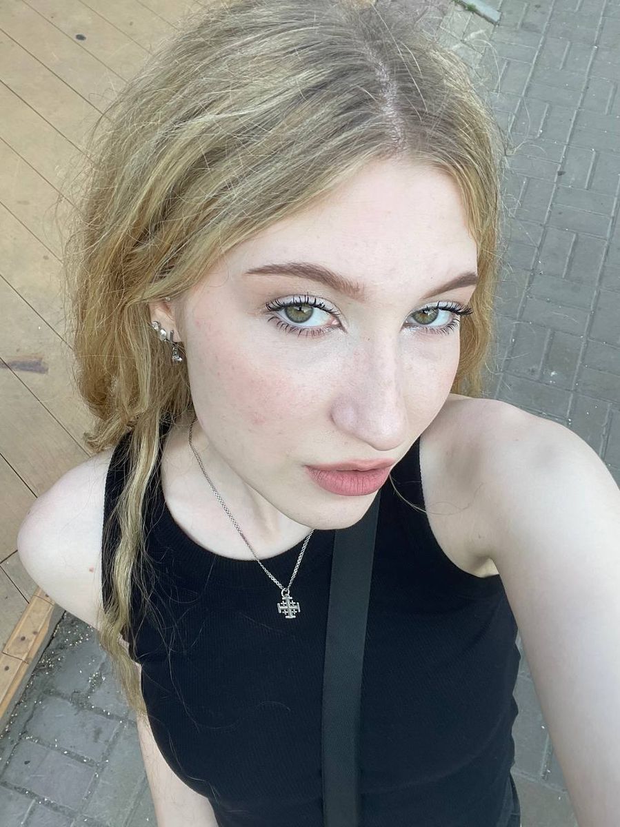 Polly ️ Live Cams | Skype, Teams, Discord & Telegram