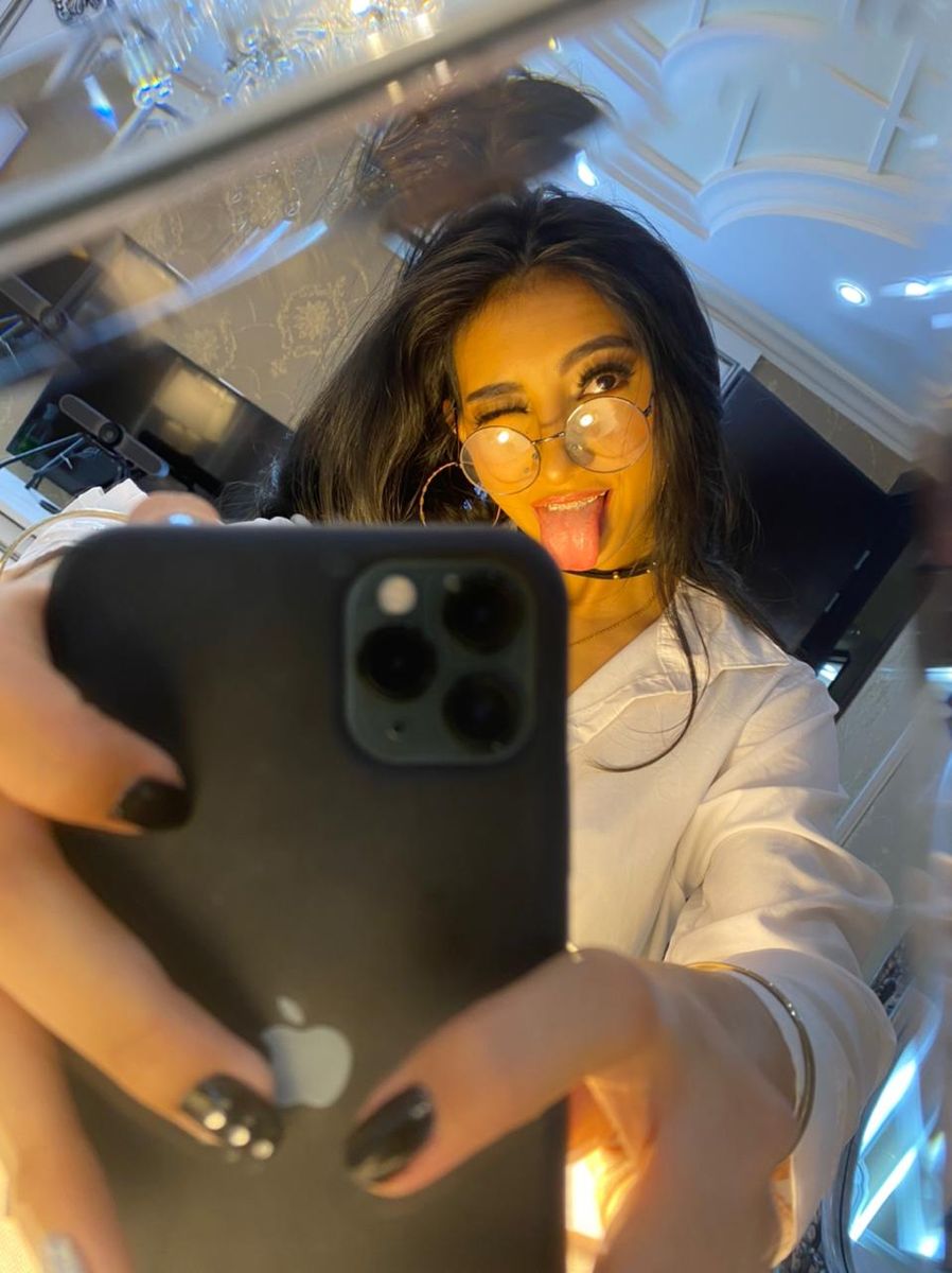 Bella Warson ️ Live Cams | Skype, Teams, Discord & Telegram