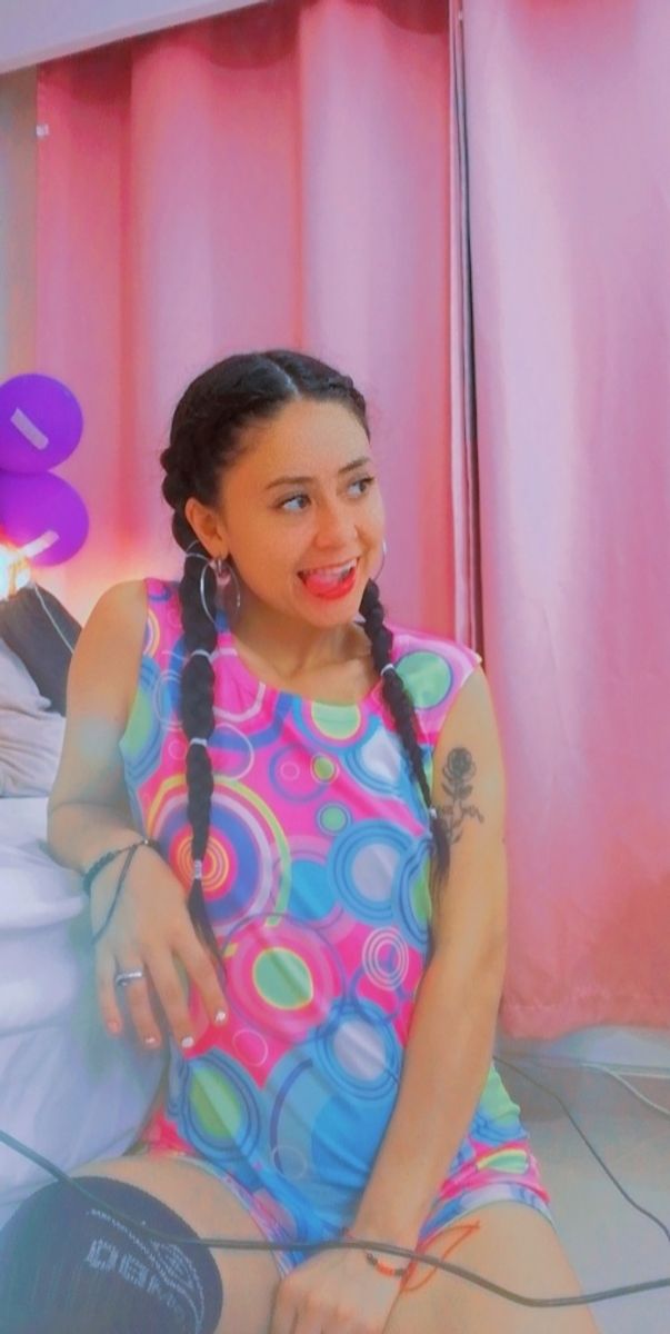 Female Profile & Live Cam Show SkyPrivate