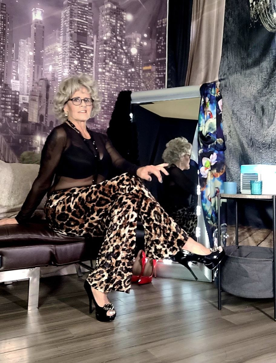 BeALilith Skype - live web cam show SkyPrivate