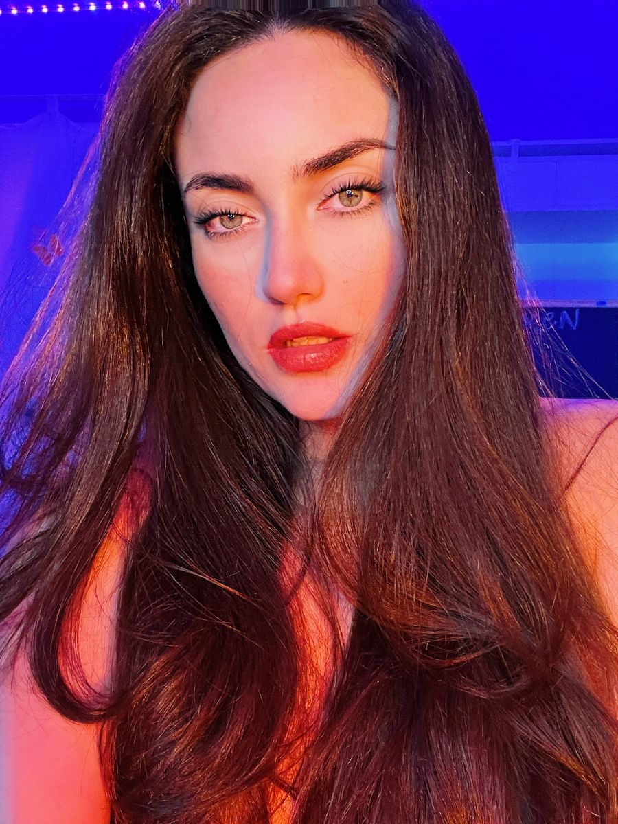 Megan J. ️ Live Cams | Skype, Teams, Discord & Telegram