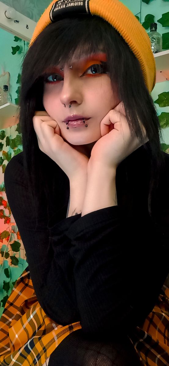 Female Profile & Live Cam Show SkyPrivate