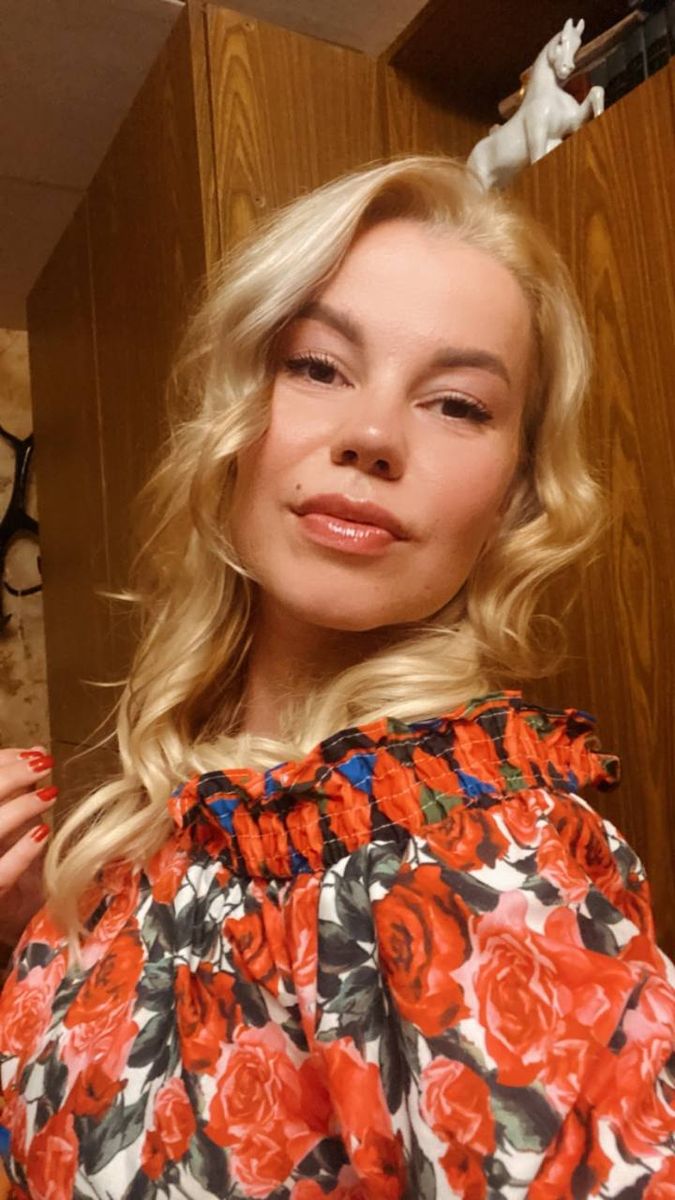 Charlotte_Lorrain ️ Live Cams | Teams, Discord & Telegram