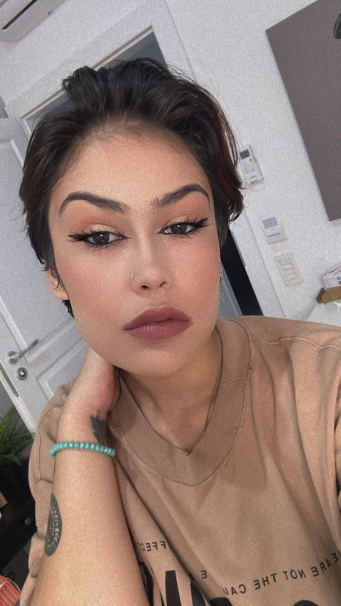 Weibliches Profil & Live-Cam-Show SkyPrivate DE