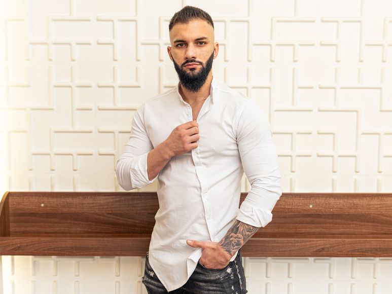 MateoBennett Skype - madnessporn.life Male Profile & Live Cam Show ...