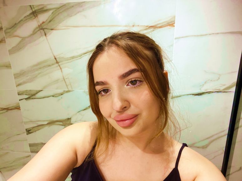 Belle Skype Luxuretv Life Girl Profile And Live Cam Show Luxuretv Life