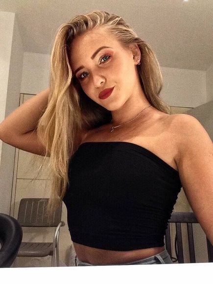 Female Profile And Live Cam Show Skyprivate