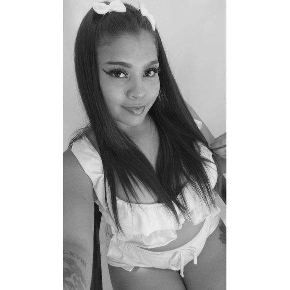 Iz Skype Luxuretv Life Girl Profile And Live Cam Show Luxuretv Life