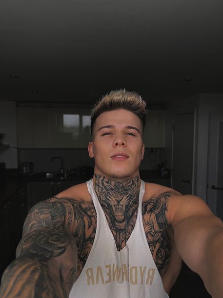 Lewis Muscle ️ Live Cams | Skype, Teams, Discord & Telegram